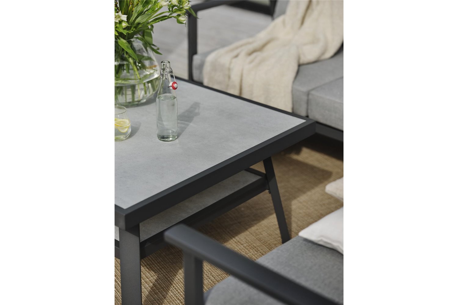 Köp Samvaro soffbord 90x90 H50 cm antracit Brafab Bord | Alex i Järna